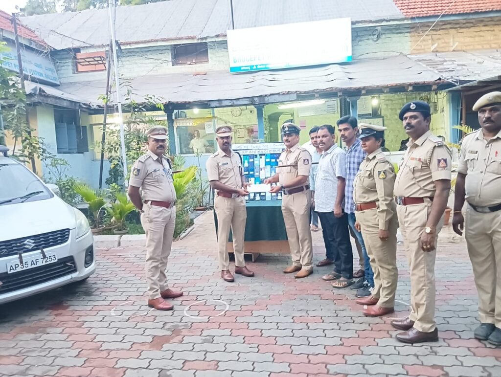 Ballari Police recovers 48 stolen mobile phones and a car. Total ...